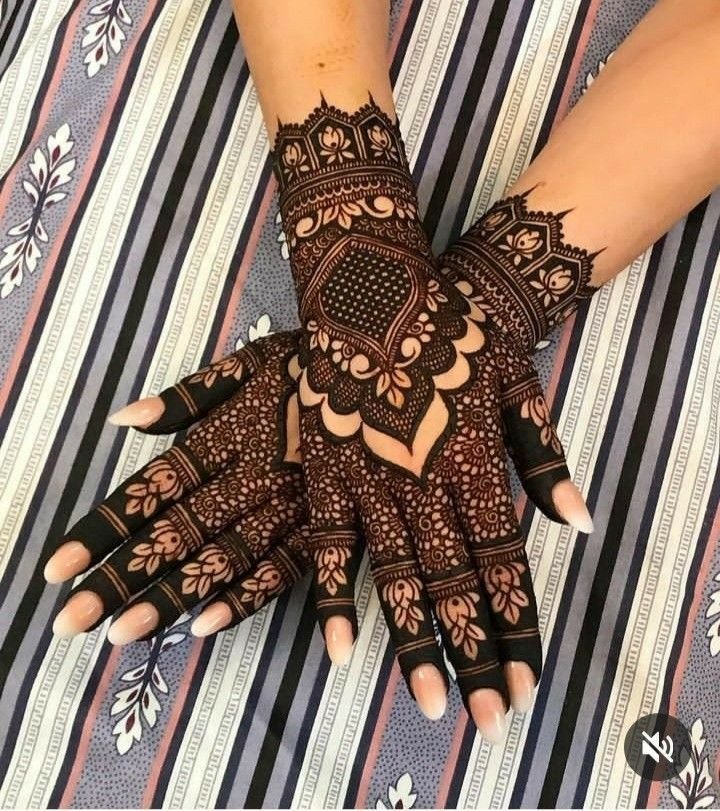 New Pakistani Mehndi Design Styles 2025